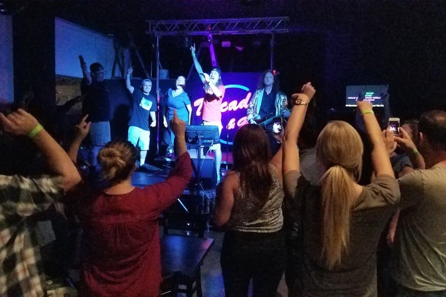 Decades Bar and Grill opens in Anaheim with booze, bites and live