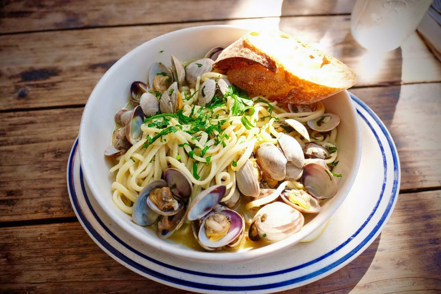 Cast your net wide at the 4 top spots for seafood in Sausalito