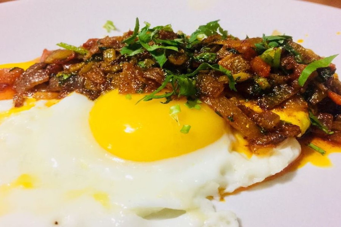 Egg-O-Holic brings Indian fare to River West