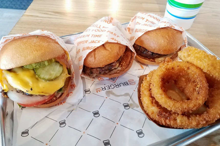 New Kilbourn Town burger spot BurgerIM opens its doors