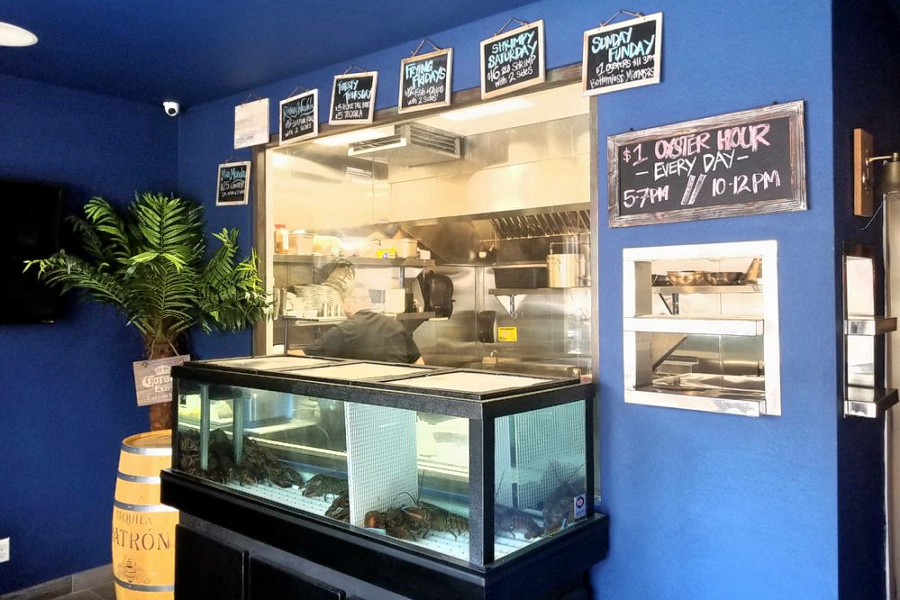 New Seafood Spot 'Chelle's Seafood' Debuts In Hollywood
