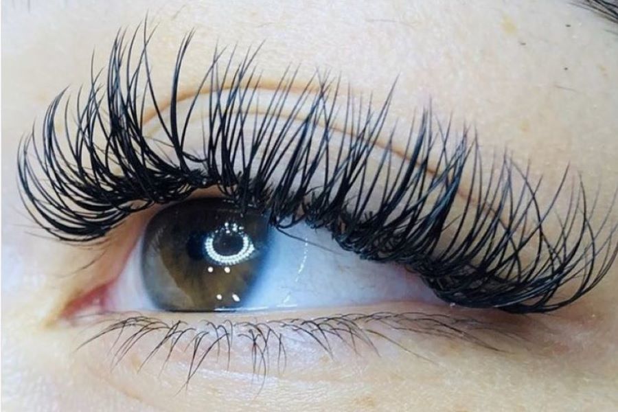 Here are Arlington's top 4 eyelash service spots