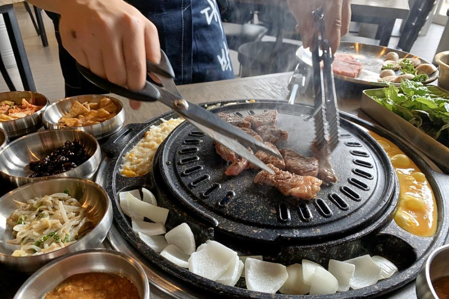 New Korean spot Daebak Lincoln Park debuts in Goose Island