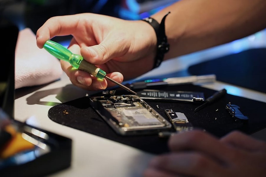 Santa Ana's top 4 electronics repair spots