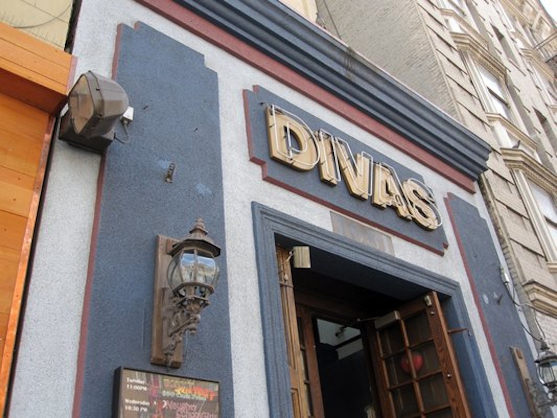 Transgender Nightclub Divas On The Market