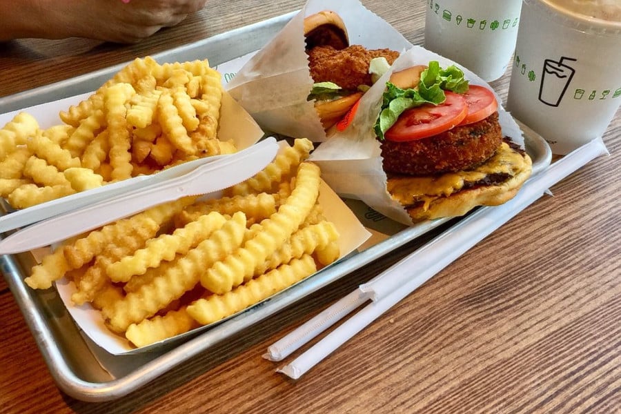 Burger brand Shake Shack makes its debut in Staten Island