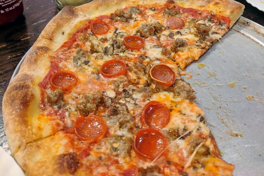 Minneapolis' 3 top spots to score pizza on a budget